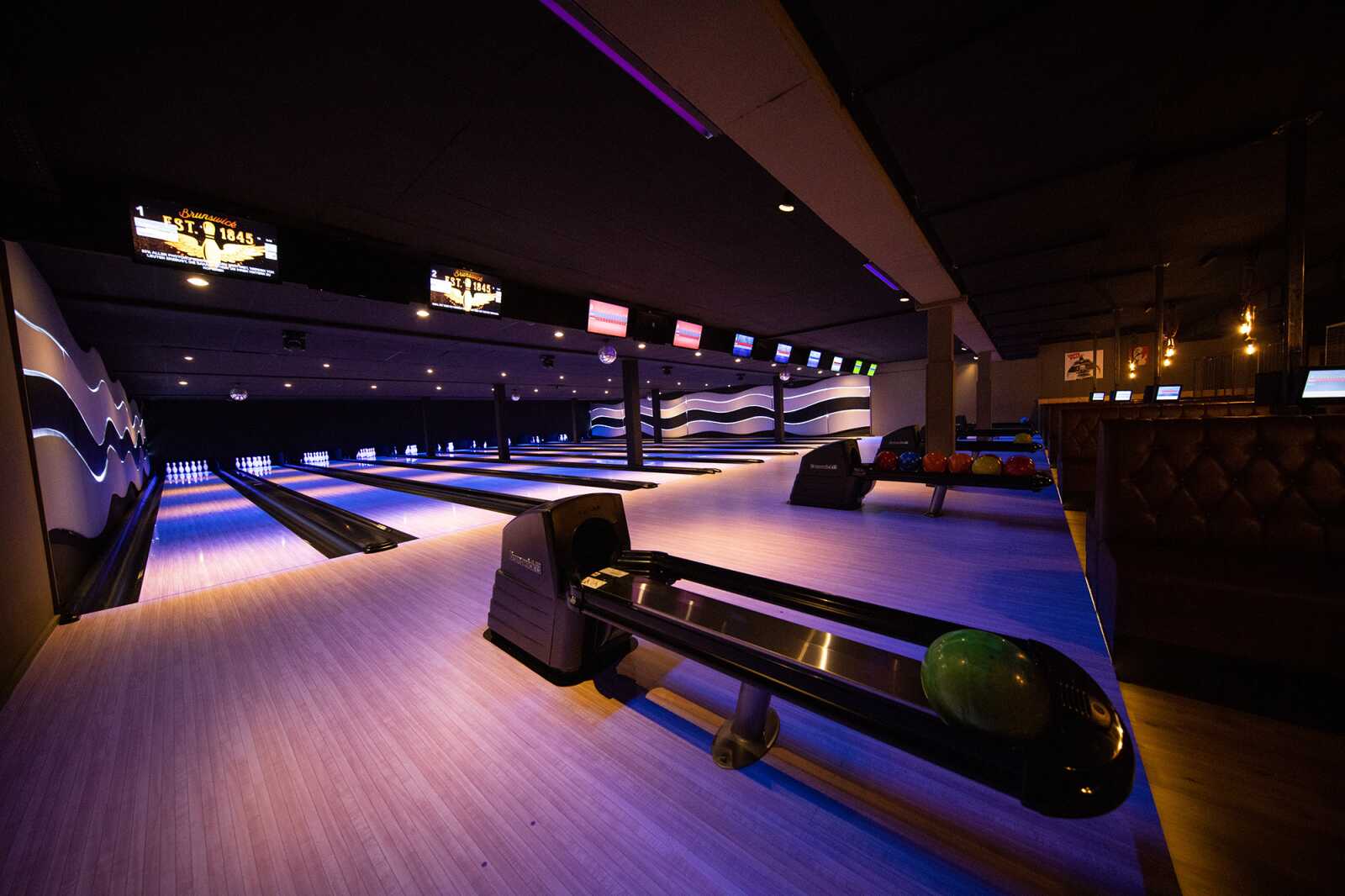 Bowling Wallpapers (22 images) - WallpaperCat