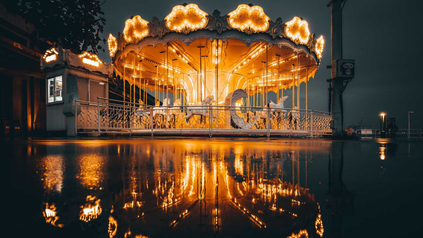 Merry-go-round Wallpapers (24 images) - WallpaperCat
