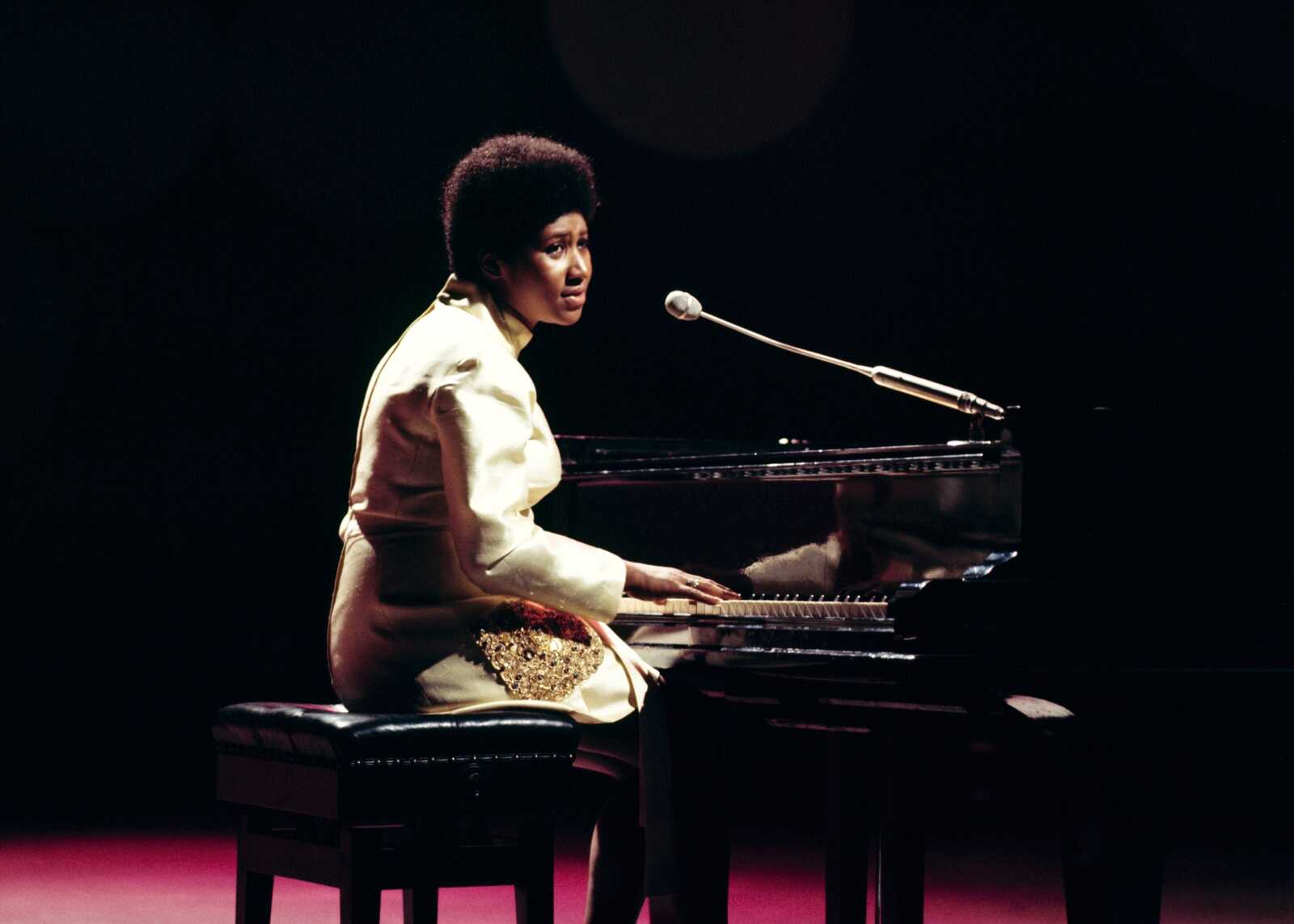 Aretha Franklin Wallpapers (59 images) - WallpaperCat