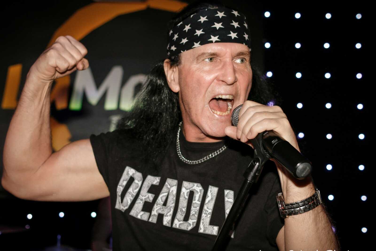 Dave Evans (AC/DC) Wallpapers (5 images) - WallpaperCat