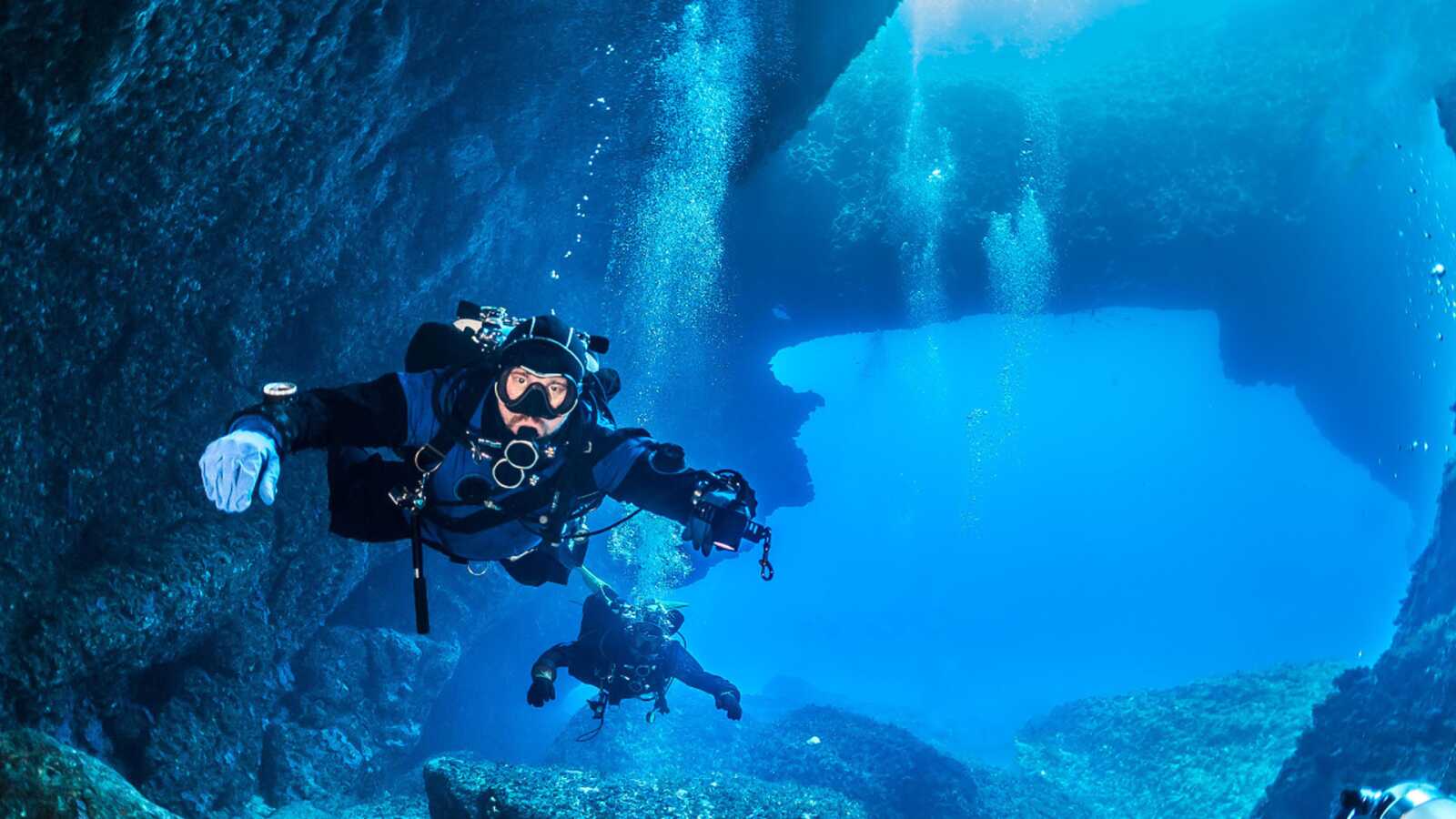 Diving Wallpapers (43 images) - WallpaperCat