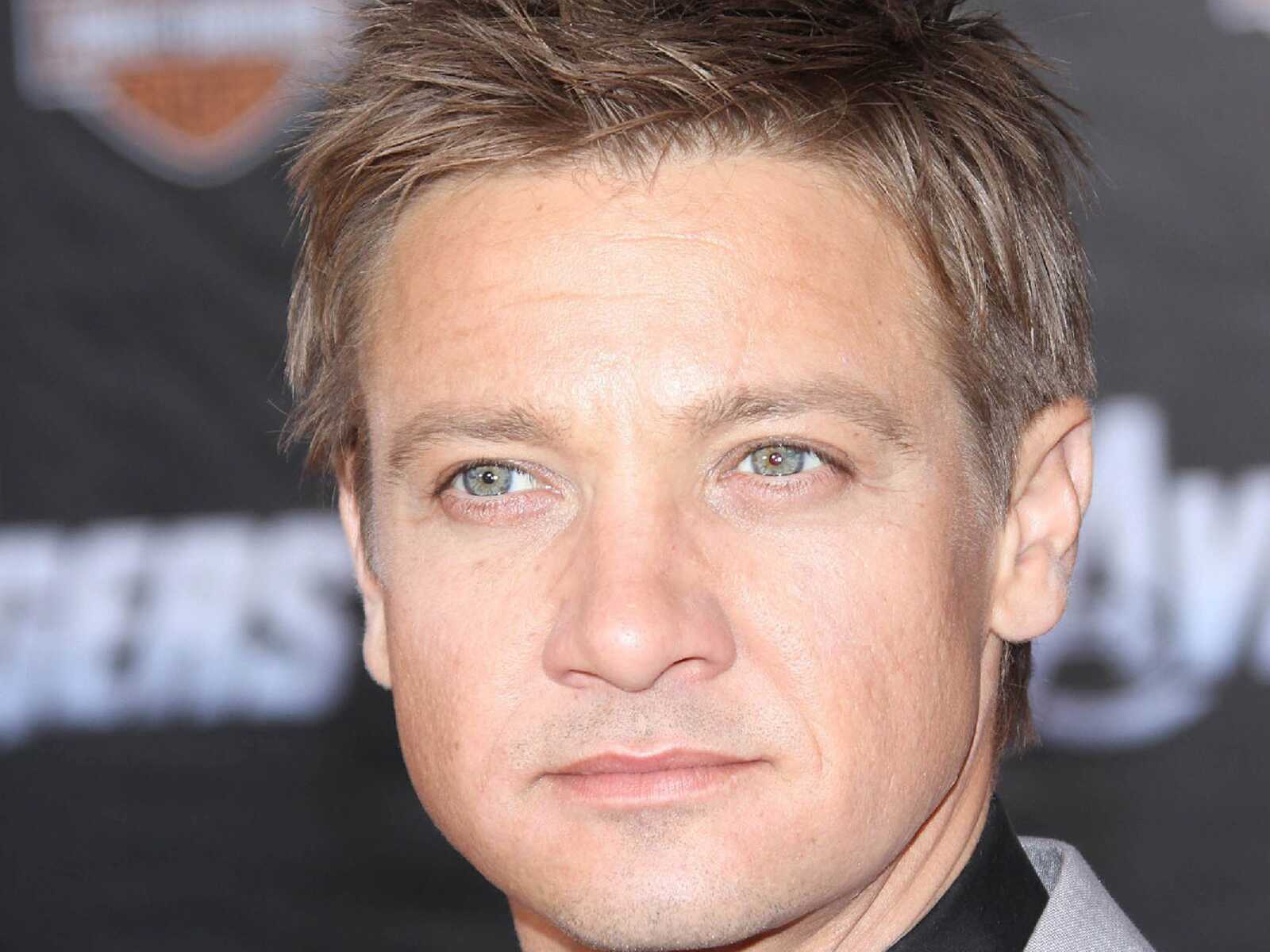 Jeremy Renner Wallpapers (65 images) - WallpaperCat