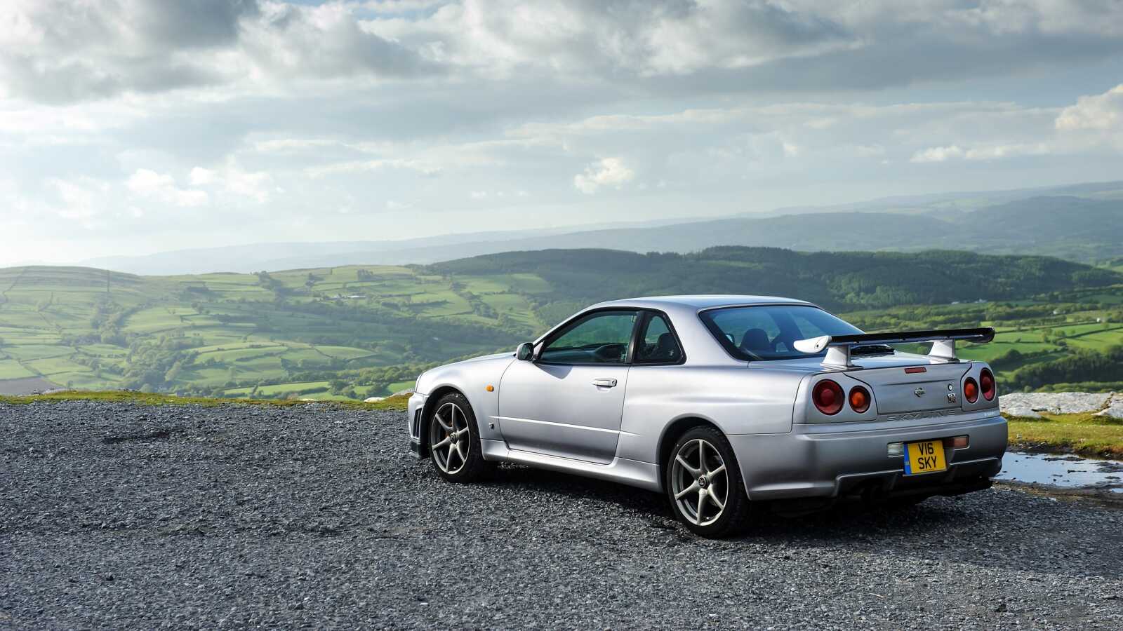 GTR Skyline Wallpapers (24 images) - WallpaperCat