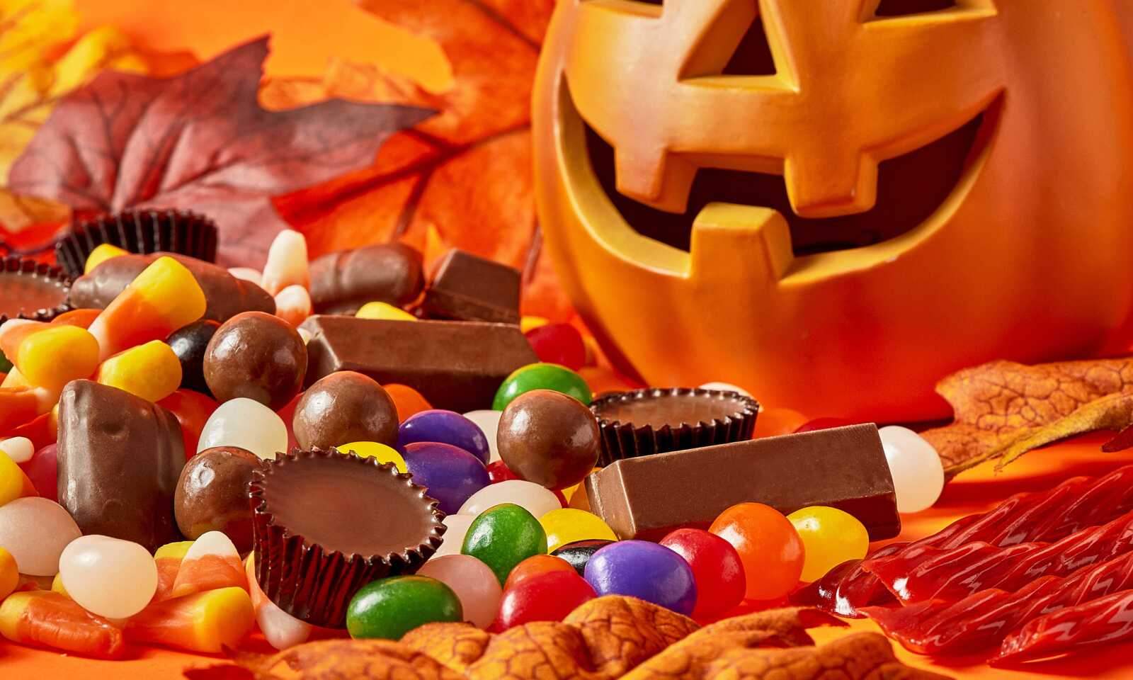 Halloween Candy Wallpapers (21 images) - WallpaperCat