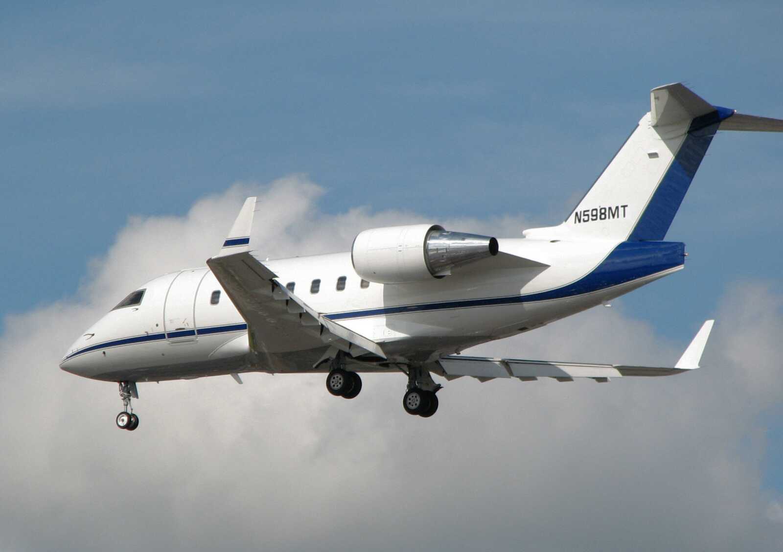 Bombardier Aerospace Wallpapers (43 images) - WallpaperCat