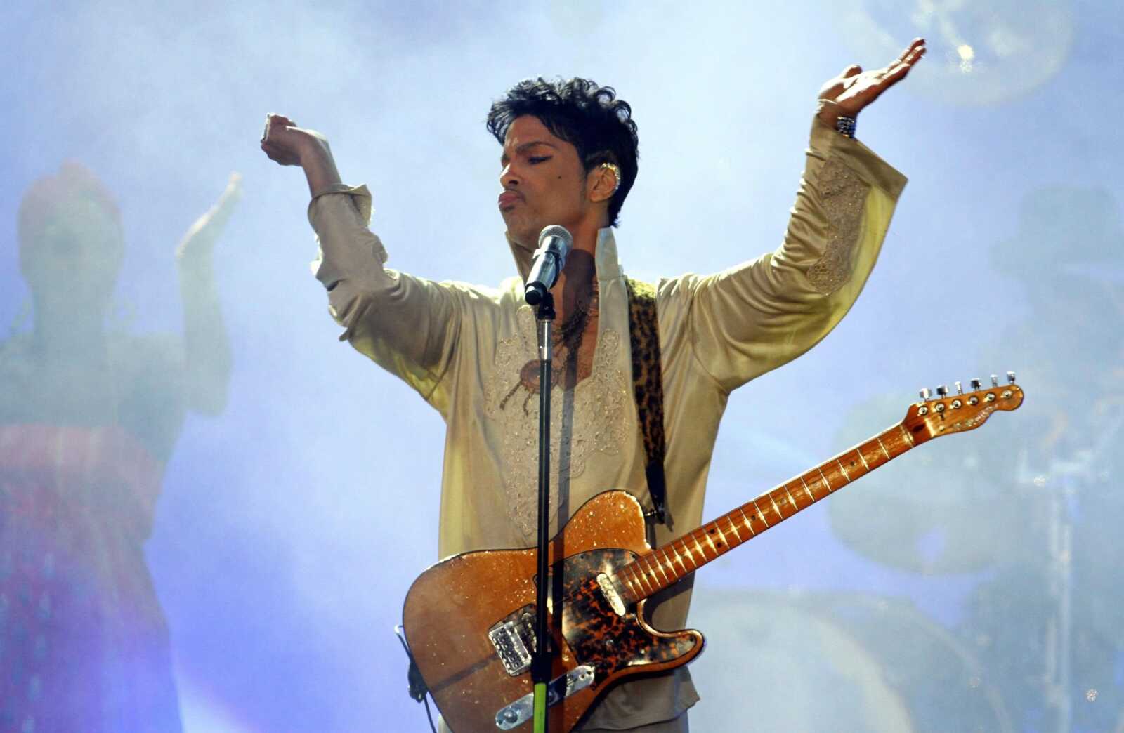 Prince (Singer) Wallpapers (29 images) - WallpaperCat