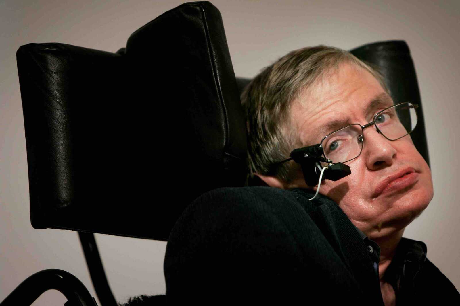 Stephen Hawking Wallpapers (37 images) - WallpaperCat
