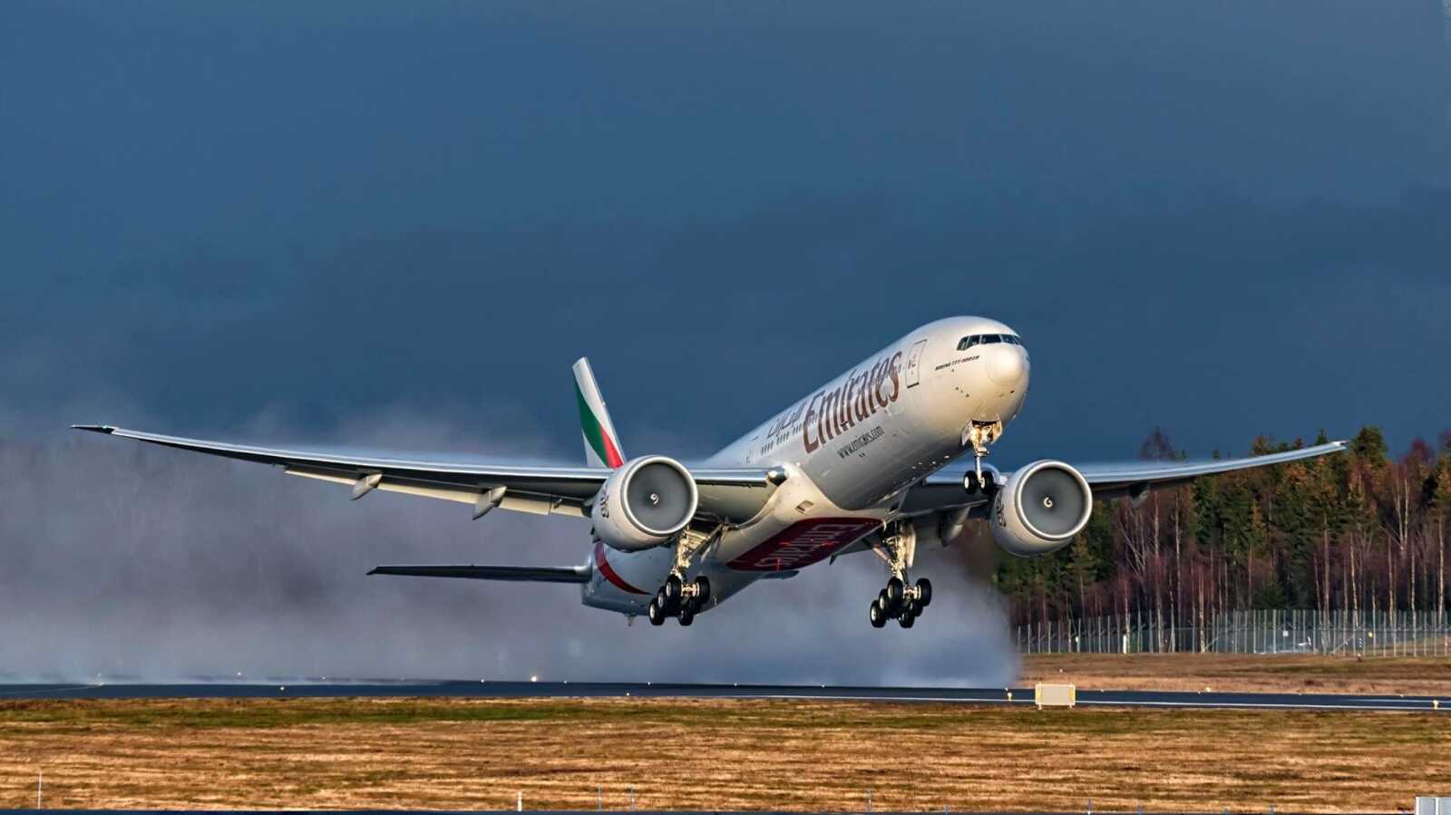 Boeing 777 Wallpapers (35 images) - WallpaperCat