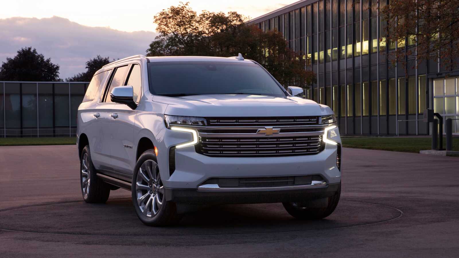 Chevrolet Suburban Wallpapers (25 images) - WallpaperCat