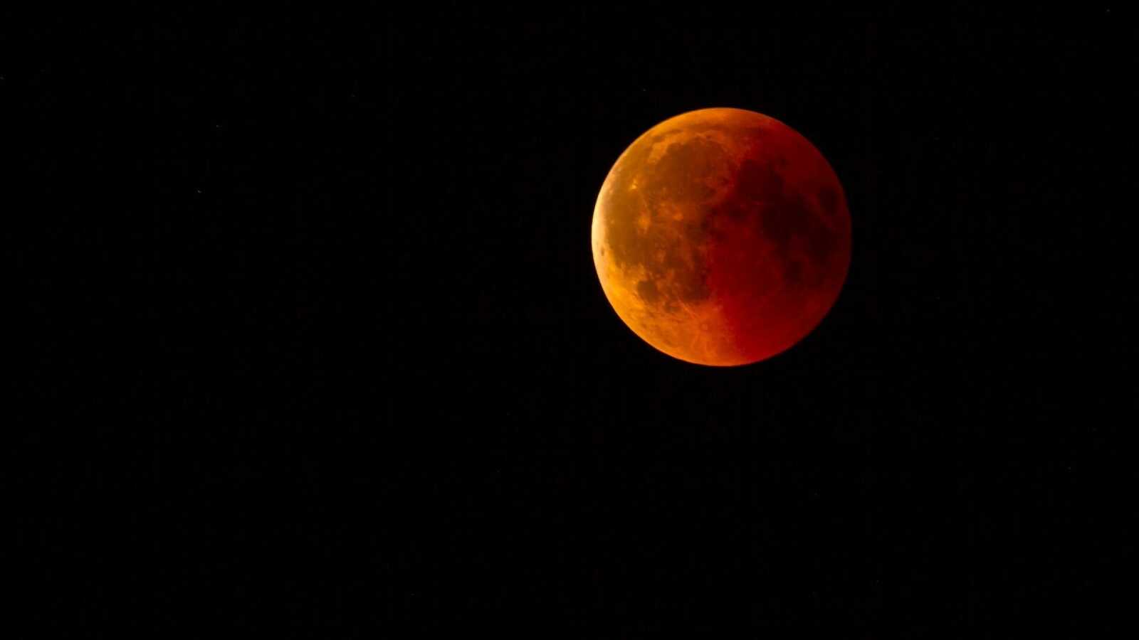 Lunar Eclipse Wallpapers (45 images) - WallpaperCat