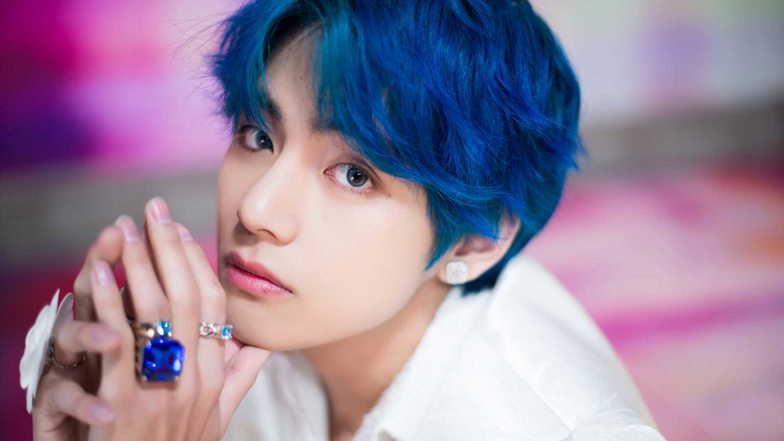 V (BTS) Wallpapers (53 images) - WallpaperCat
