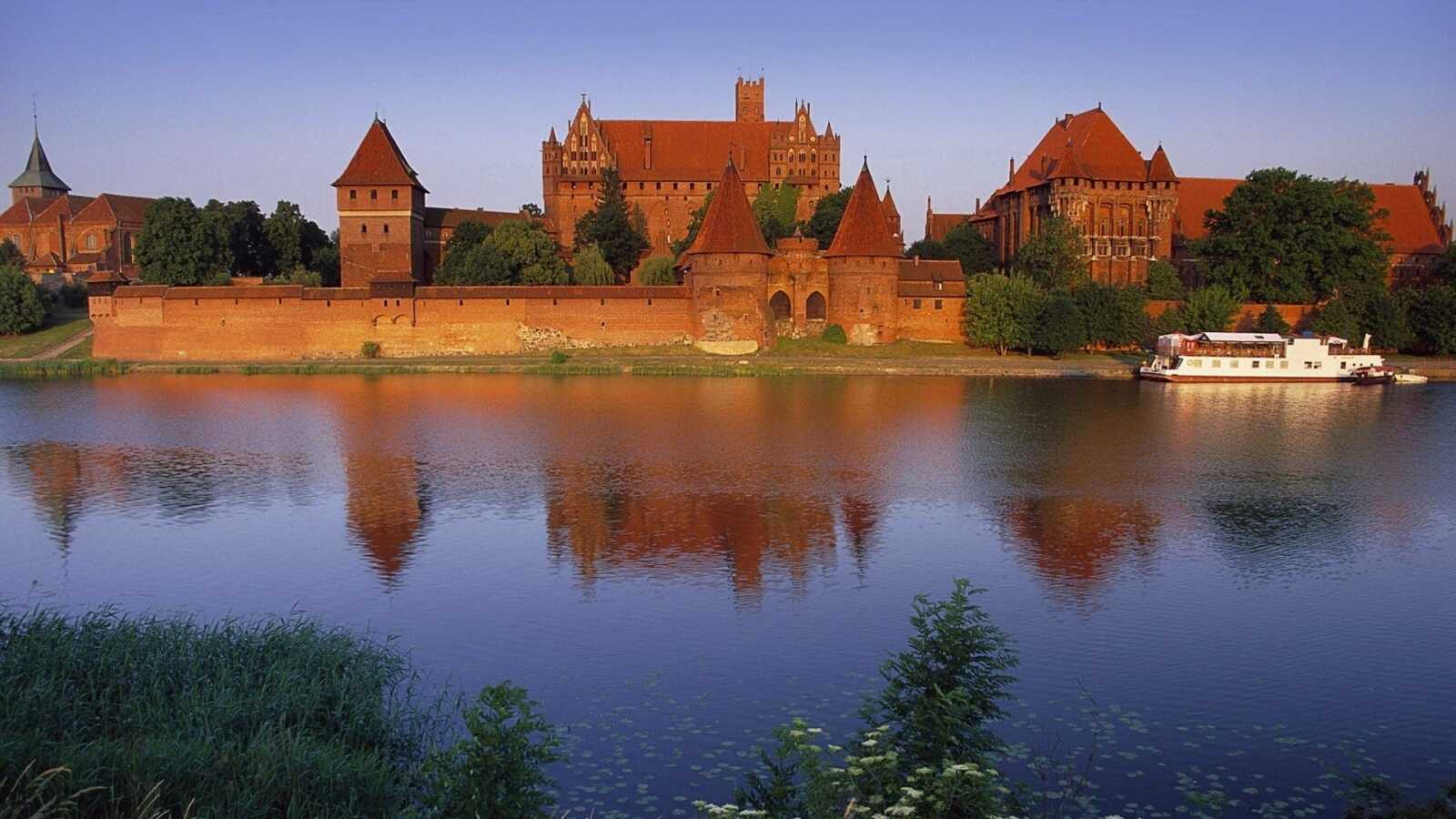 Poland Wallpapers (47 images) - WallpaperCat