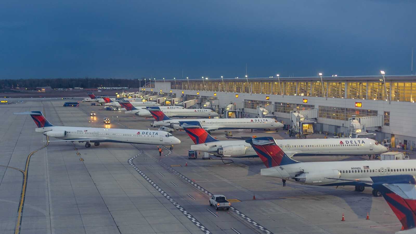 Delta Air Lines Wallpapers (52 images) - WallpaperCat