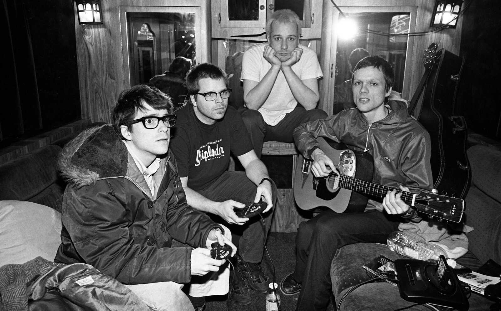 Weezer Wallpapers (32 images) - WallpaperCat