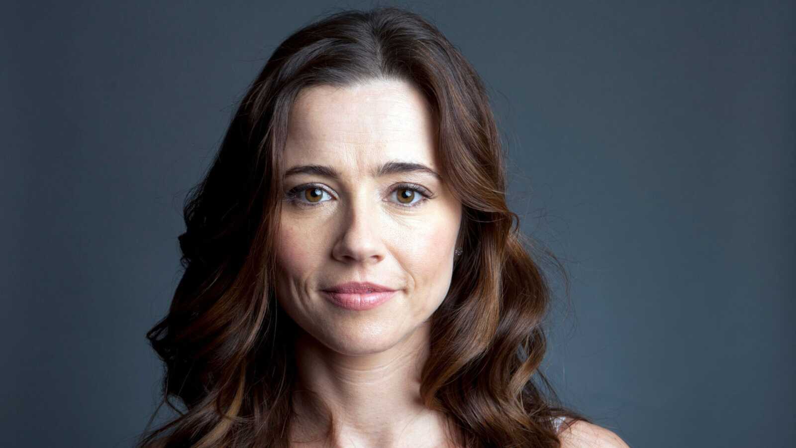 Linda Cardellini Wallpapers 32 Images Wallpapercat