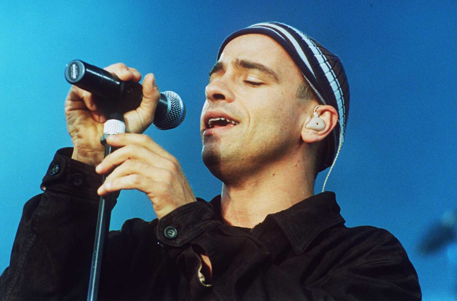 Eros Ramazzotti Wallpapers (30 images) - WallpaperCat