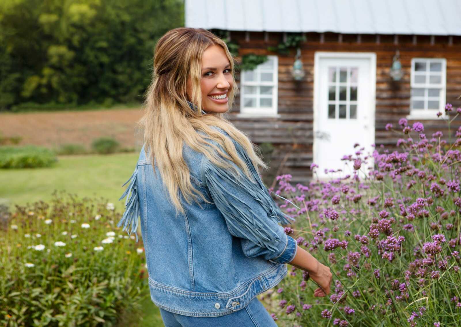 Carly Pearce Wallpapers (29 images) - WallpaperCat