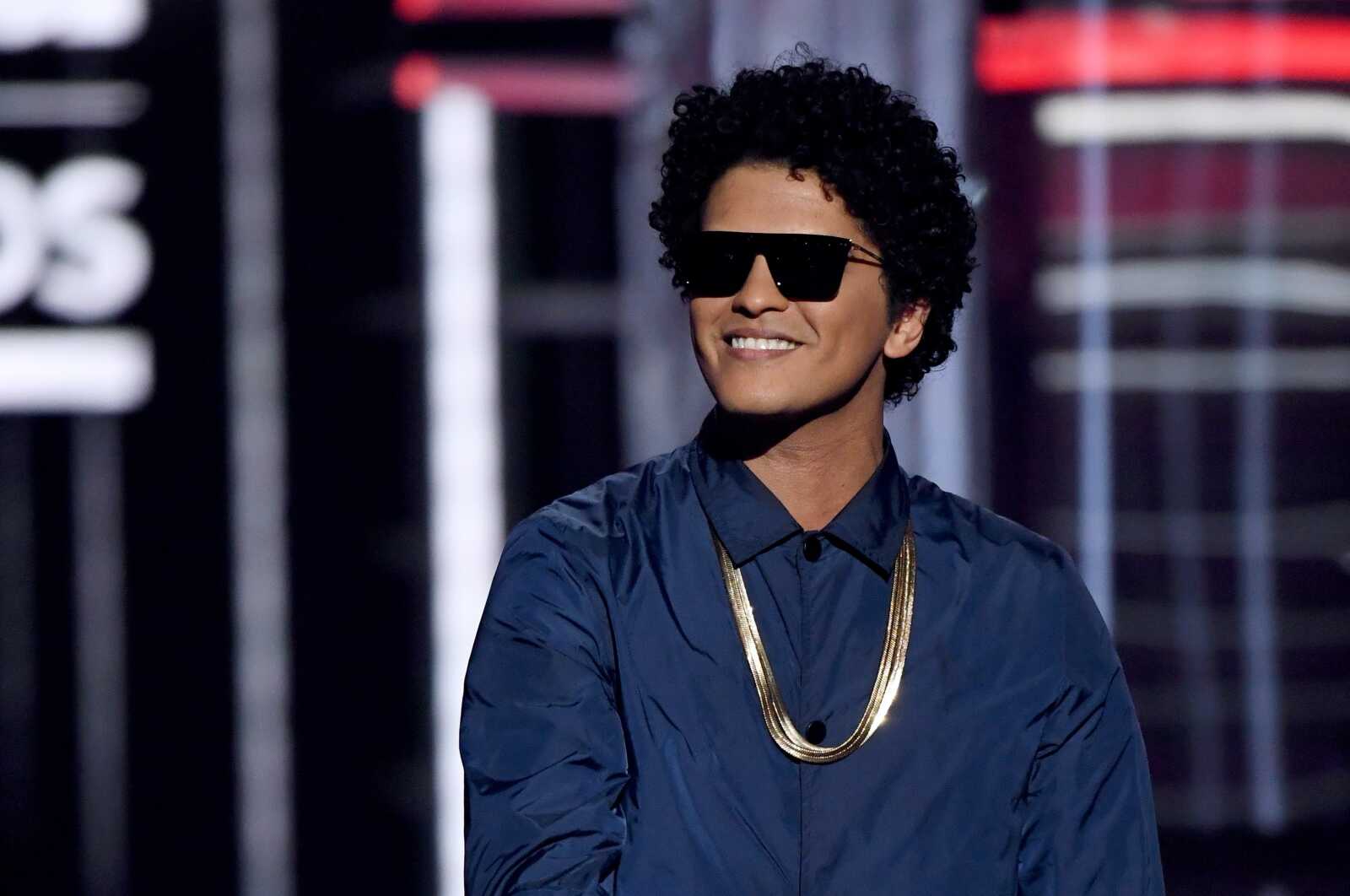 Bruno Mars Wallpapers (66 images) - WallpaperCat
