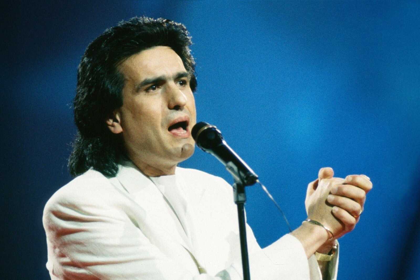 Toto Cutugno Wallpapers (8 images) - WallpaperCat