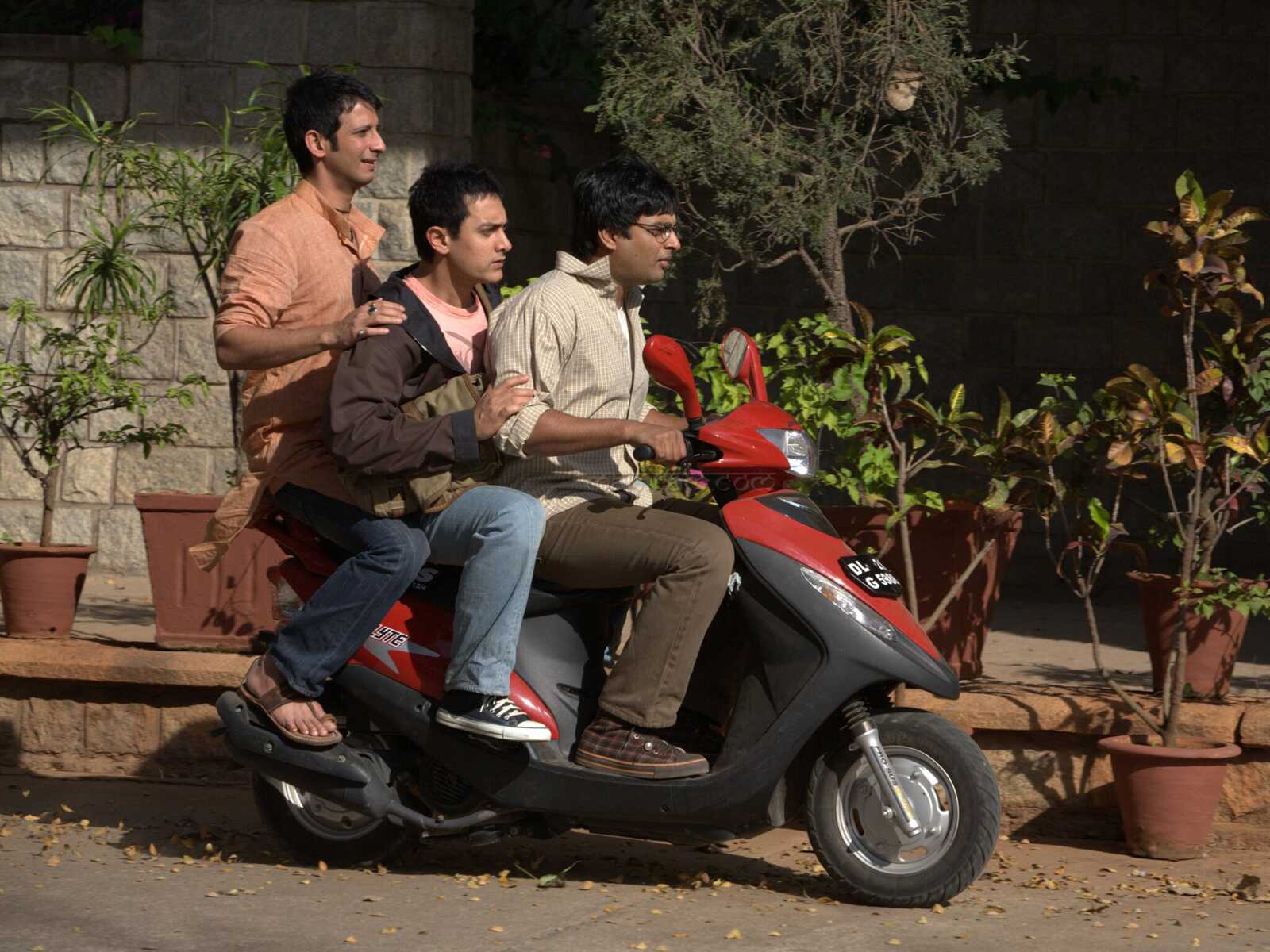 3 idiots Wallpapers (16 images) - WallpaperCat
