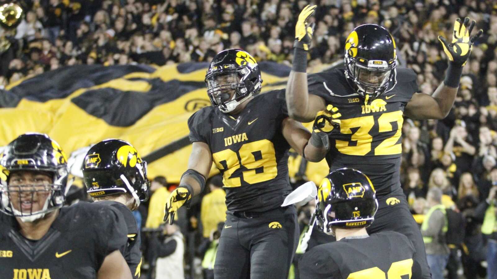 Iowa Hawkeyes Football Wallpapers (33 images) - WallpaperCat
