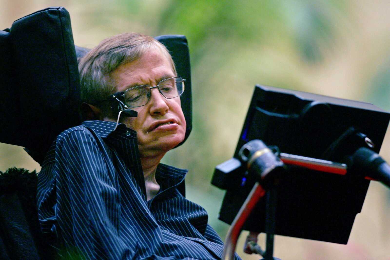 Stephen Hawking Wallpapers (37 images) - WallpaperCat
