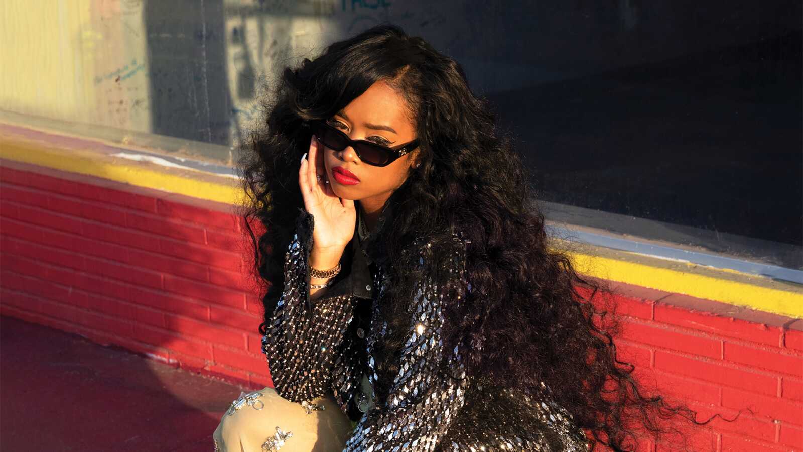 H.E.R. Wallpapers (16 images) - WallpaperCat