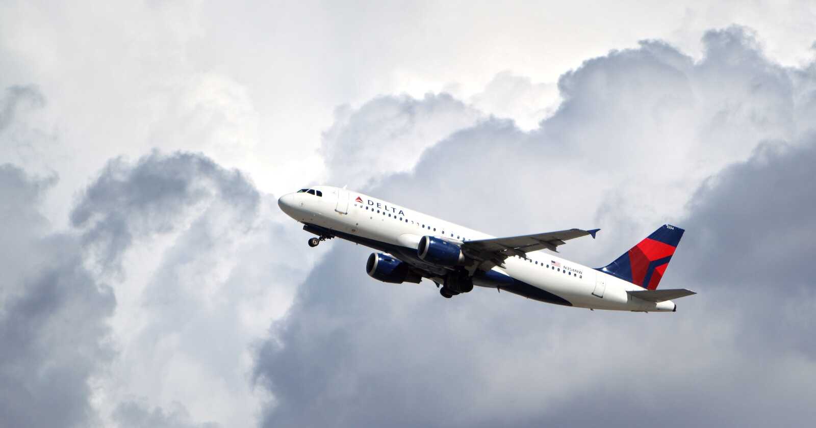 Delta Air Lines Wallpapers (52 images) - WallpaperCat