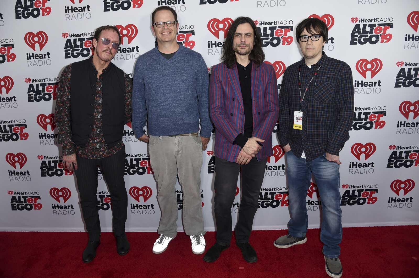 Weezer Wallpapers (32 images) - WallpaperCat