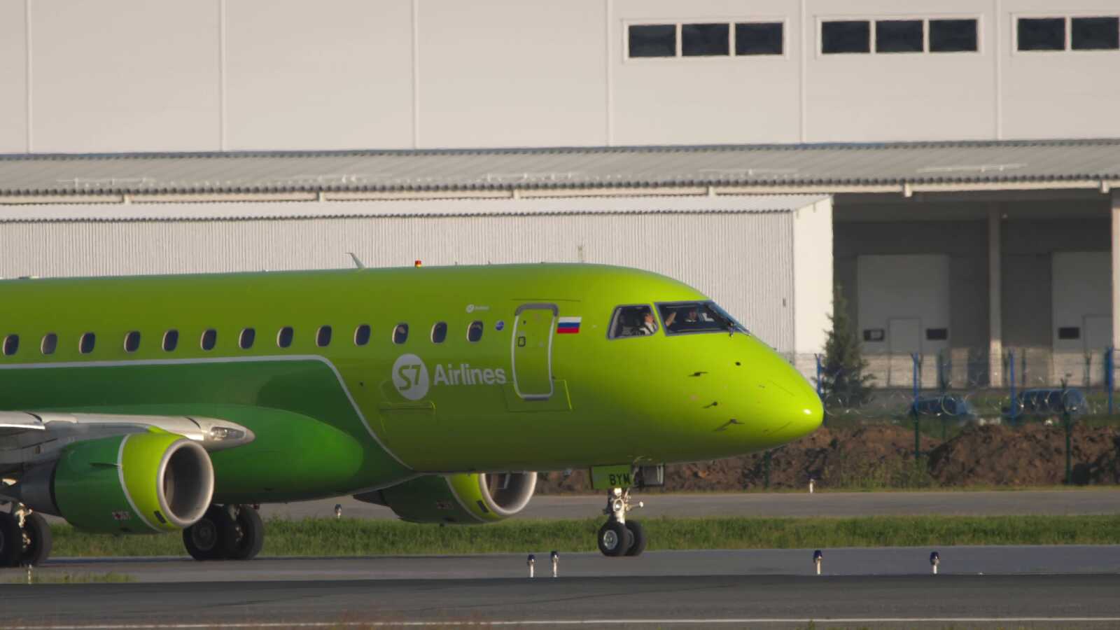 Embraer 170 Wallpapers (30 images) - WallpaperCat