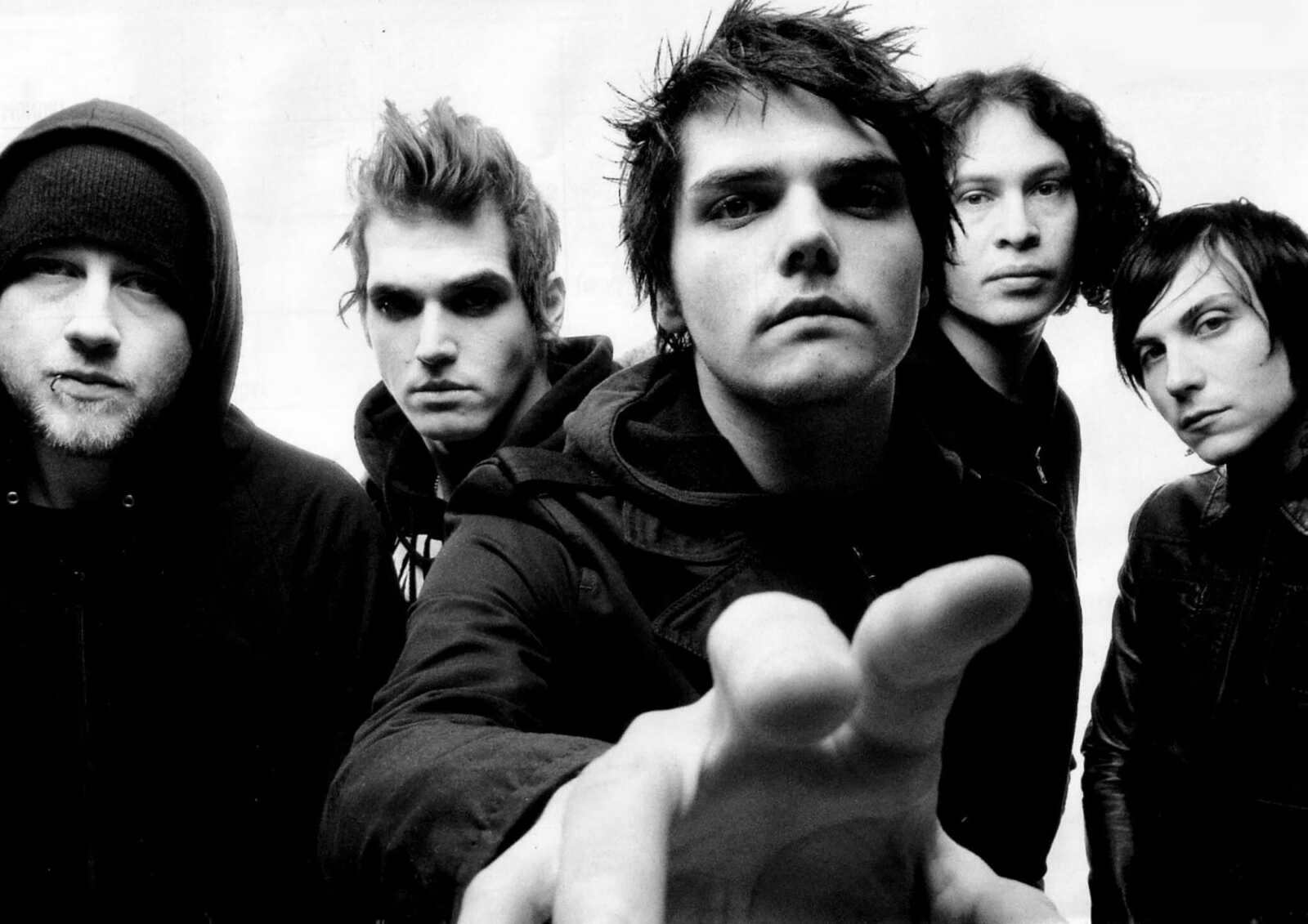 Gerard Way Wallpapers (44 images) - WallpaperCat