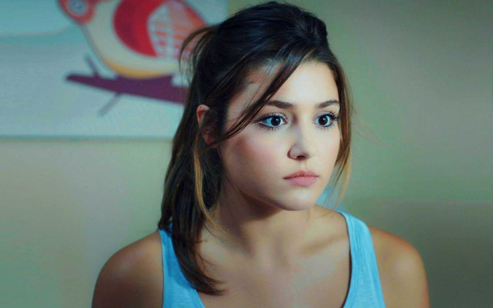 Hande Ercel Wallpapers (34 images) - WallpaperCat