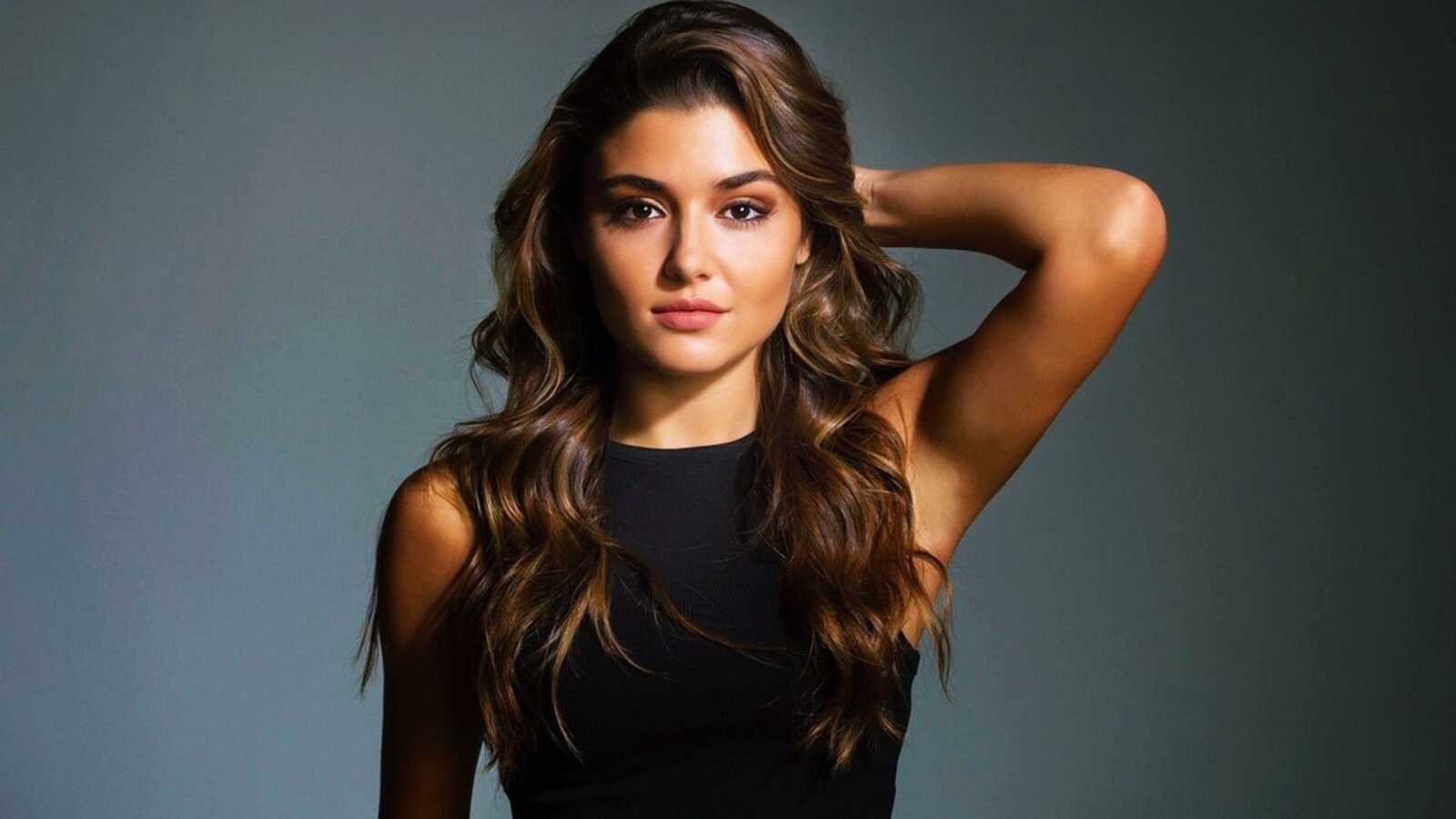 Hande Ercel Wallpapers (34 images) - WallpaperCat