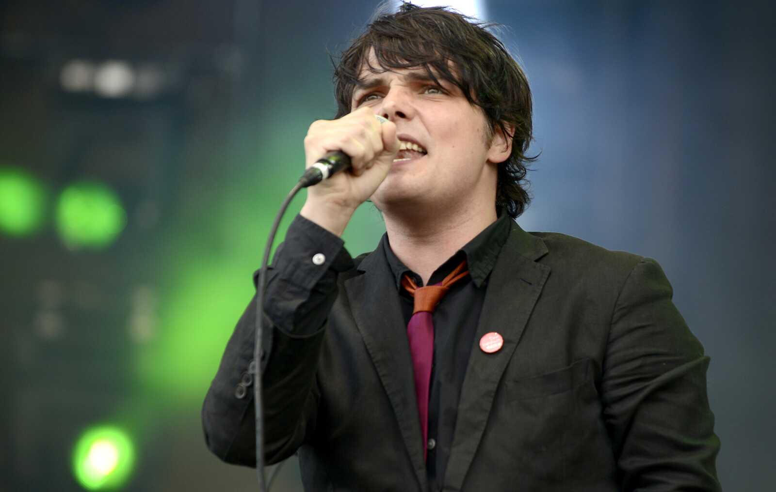 Gerard Way Wallpapers (44 images) - WallpaperCat