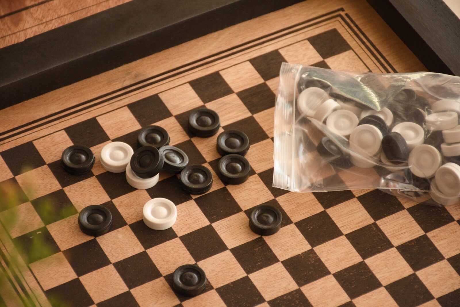 Checkers (Game) Wallpapers (10 images) - WallpaperCat