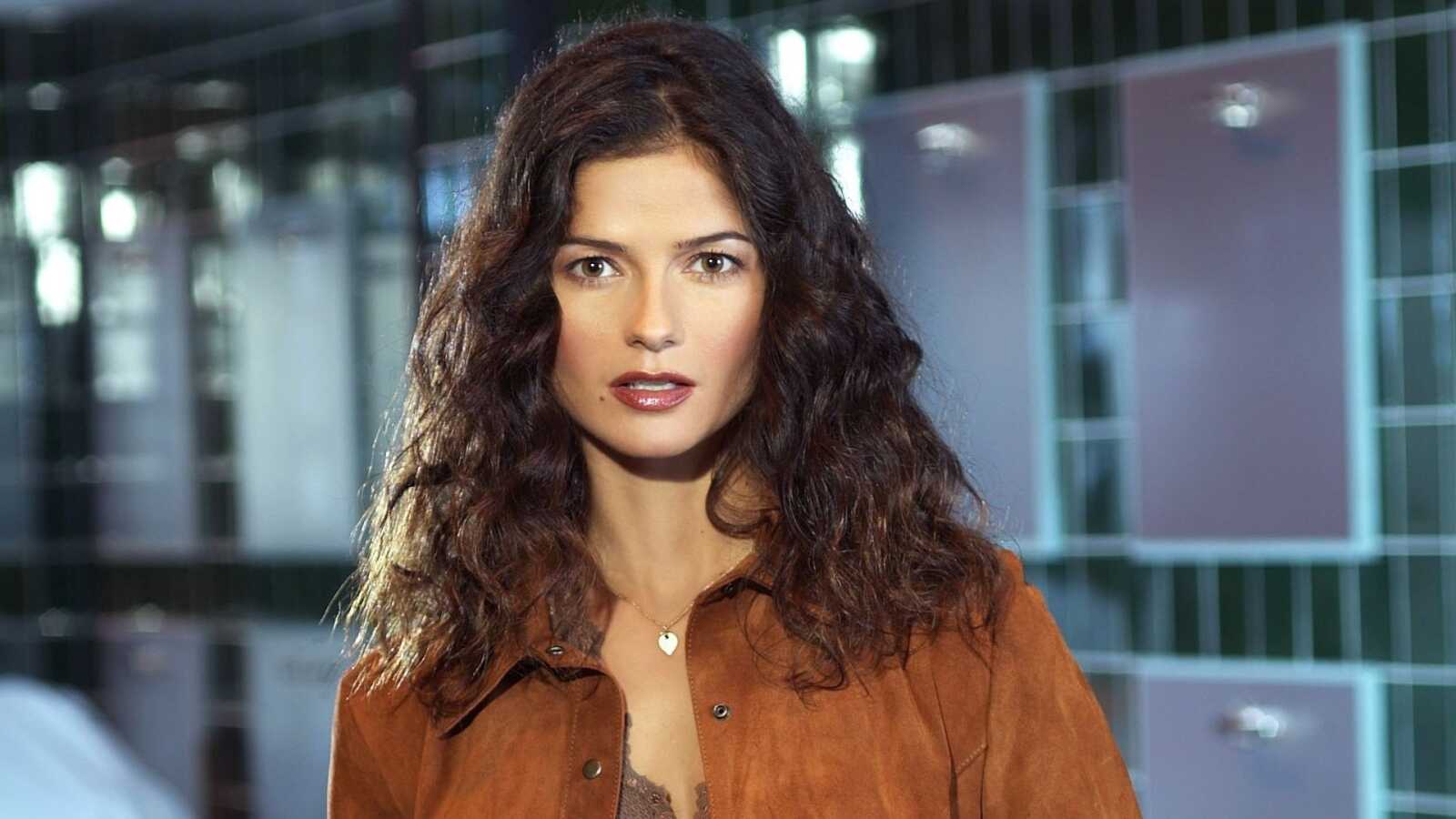 Crossing Jordan (TV Series) Wallpapers (13 images) - WallpaperCat