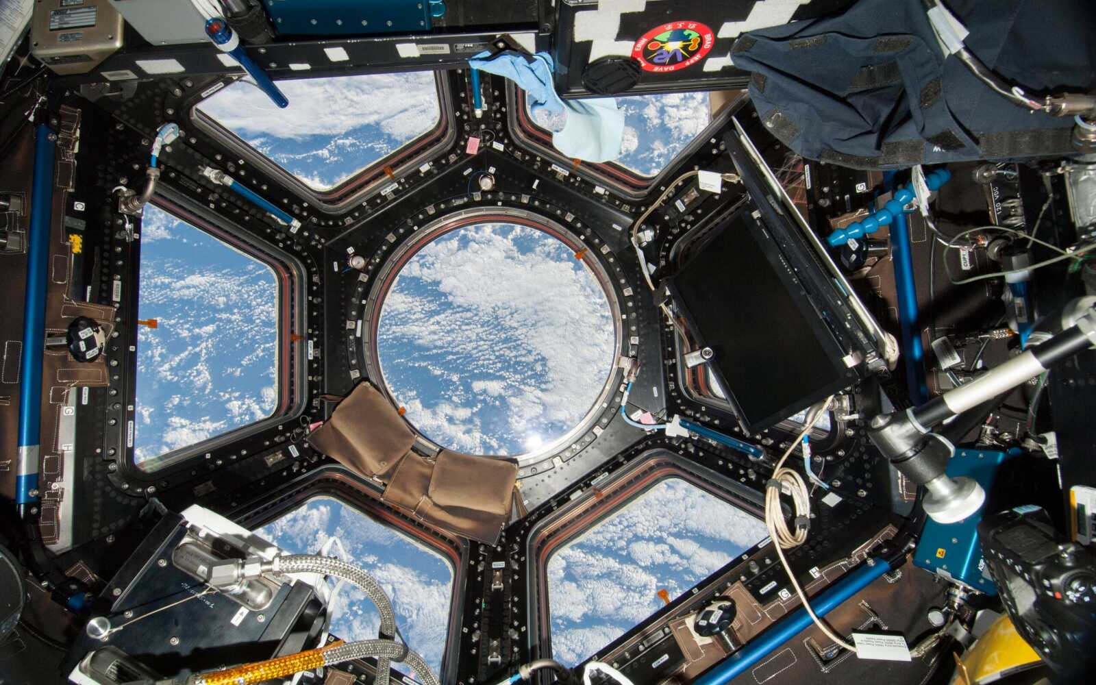 ISS Wallpapers (27 images) - WallpaperCat