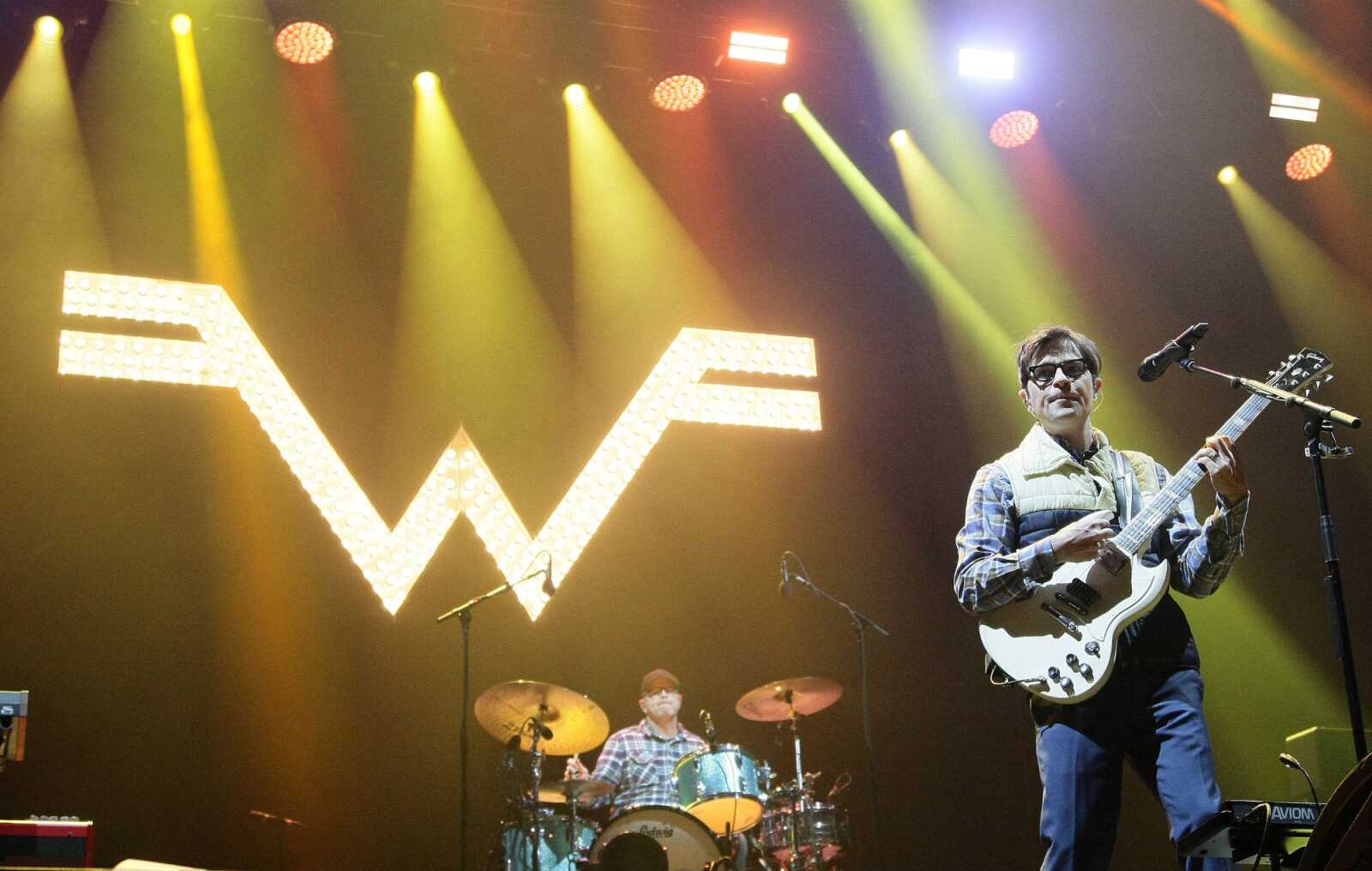 Weezer Wallpapers (32 images) - WallpaperCat