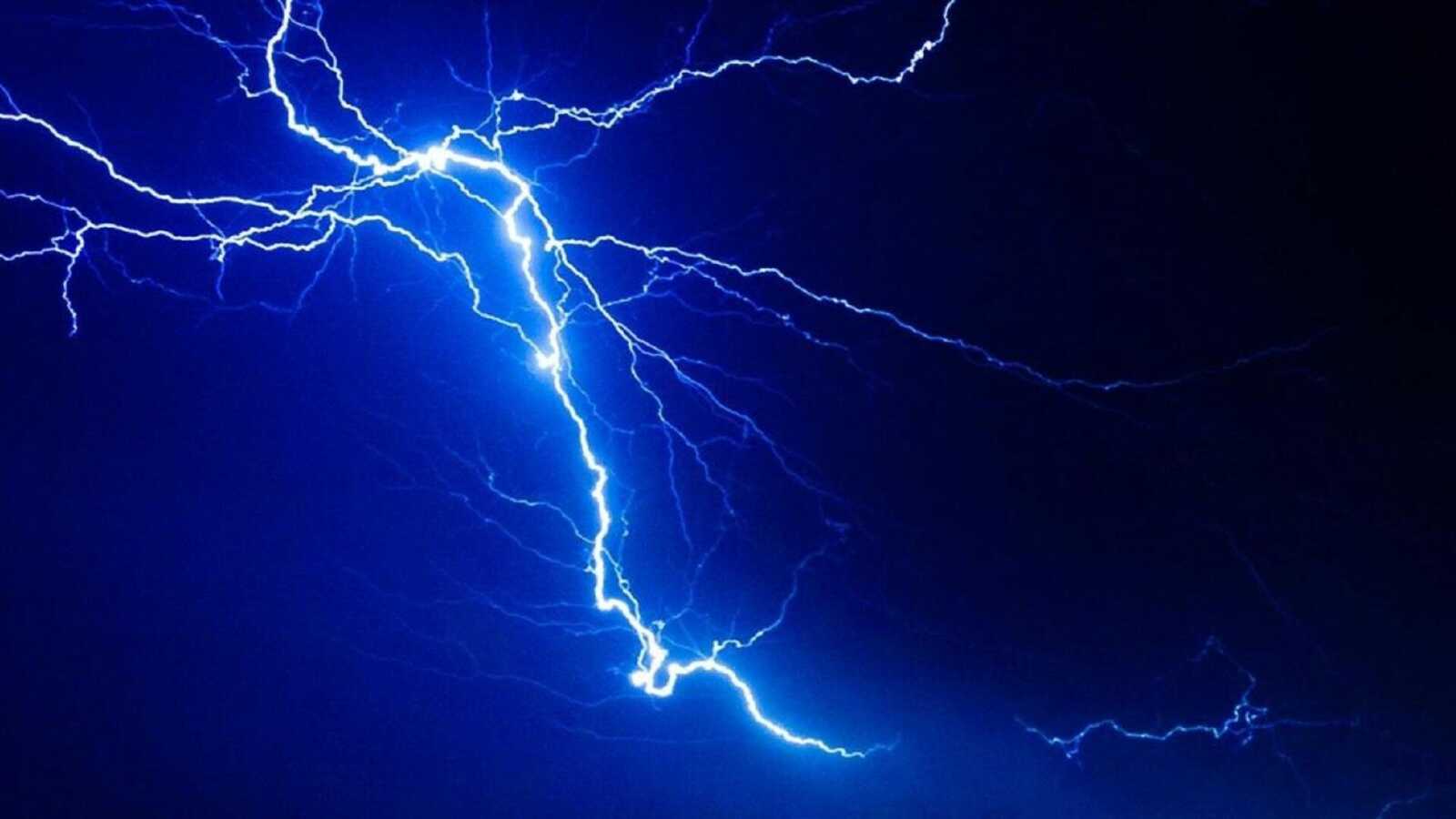 Thunder Wallpapers (87 images) - WallpaperCat