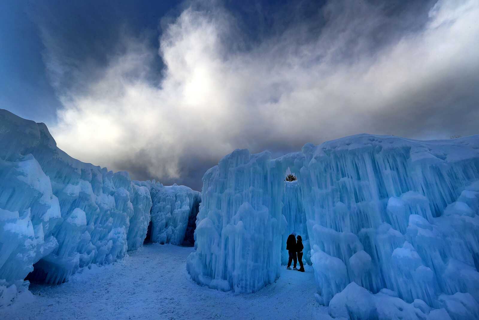 Ice Castle Wallpapers (30 images) - WallpaperCat