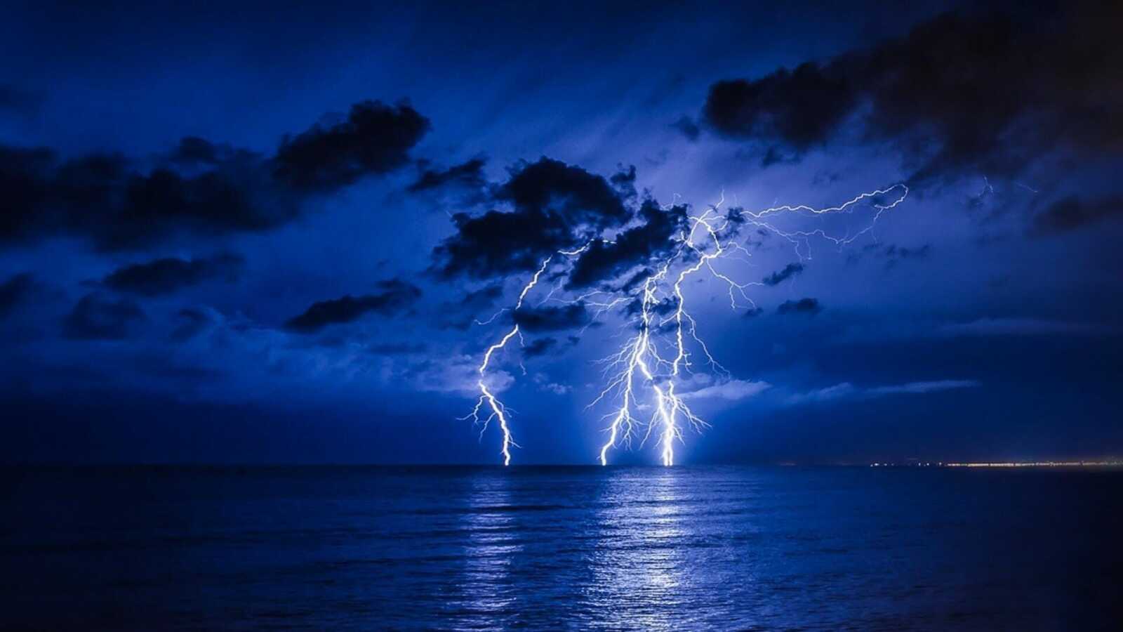 Thunder Wallpapers (87 images) - WallpaperCat