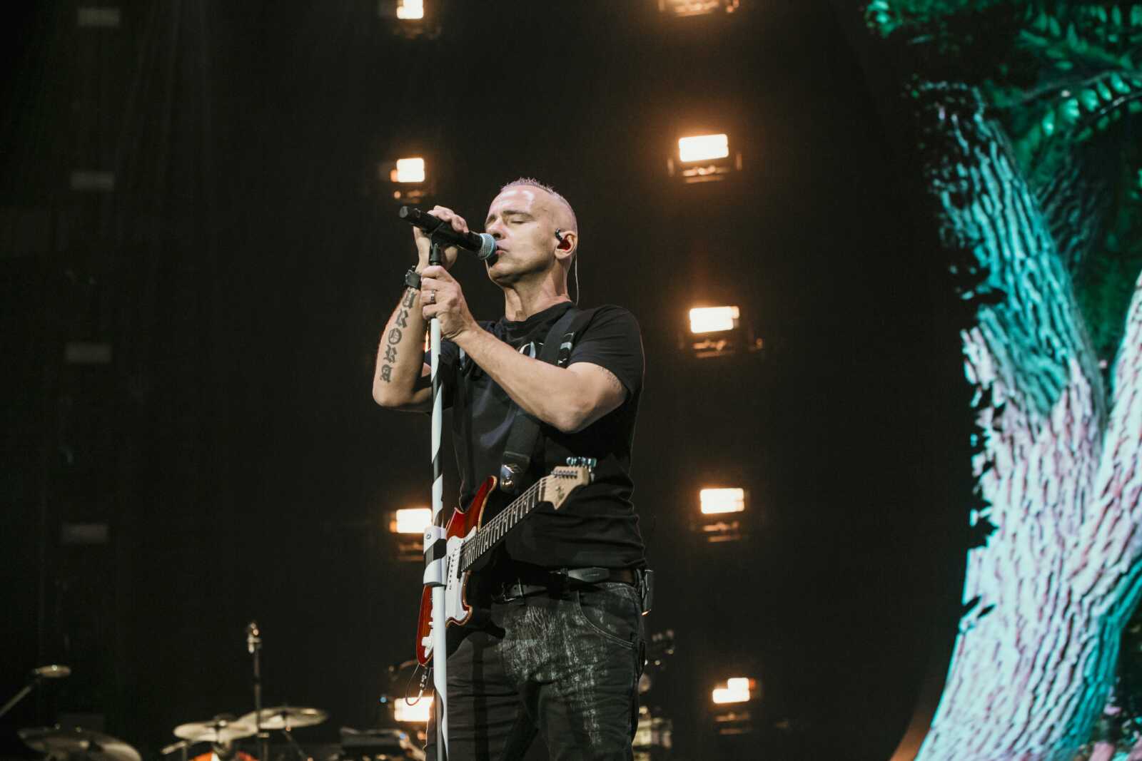 Eros Ramazzotti Wallpapers (30 images) - WallpaperCat