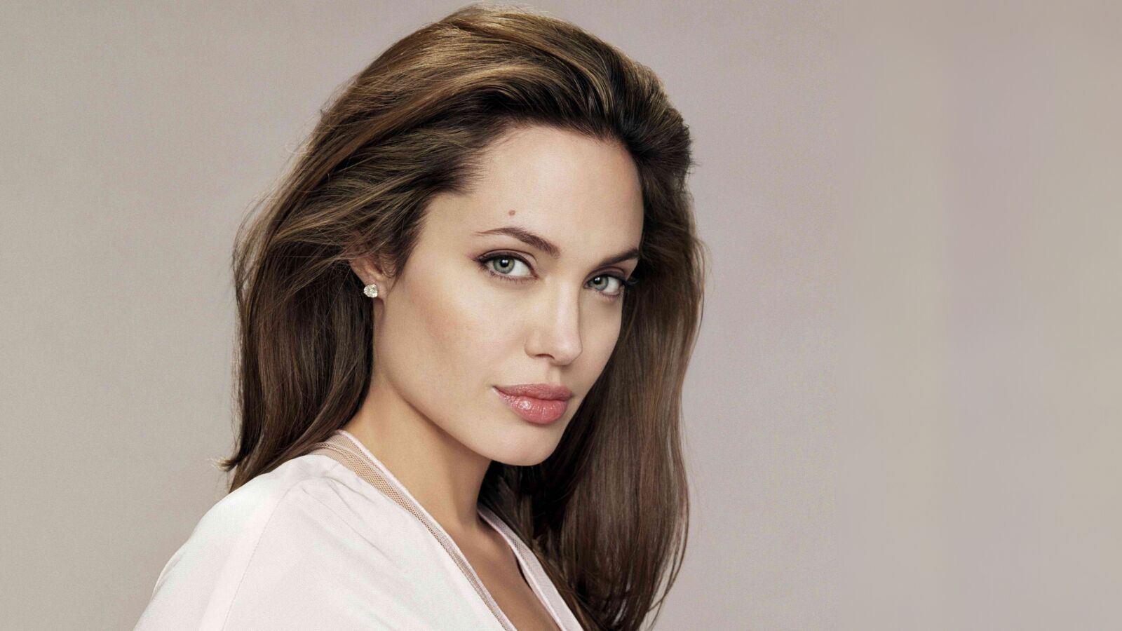 Angelina Jolie Wallpapers (67 images) - WallpaperCat