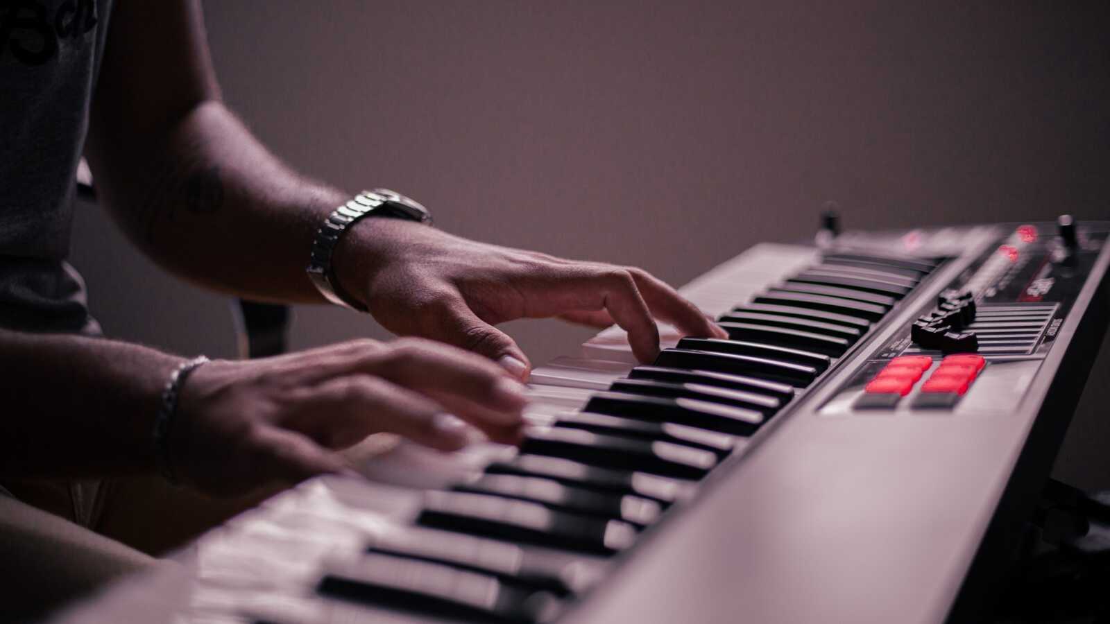 Musical Instruments Wallpapers (33 images) - WallpaperCat