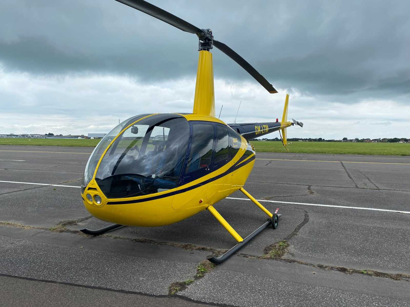 Robinson Helicopters Wallpapers (23 images) - WallpaperCat