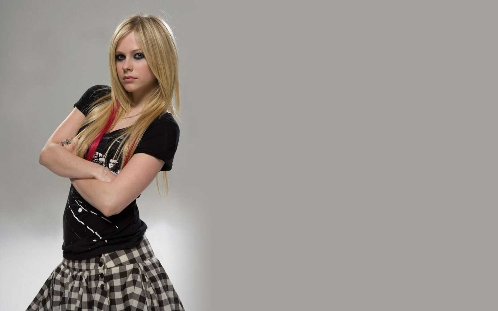 Avril Lavigne Wallpapers (67 images) - WallpaperCat