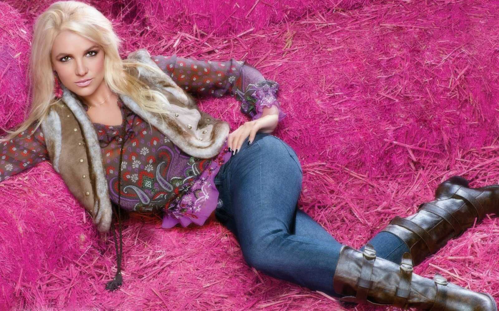 Britney Spears Wallpapers (72 images) - WallpaperCat