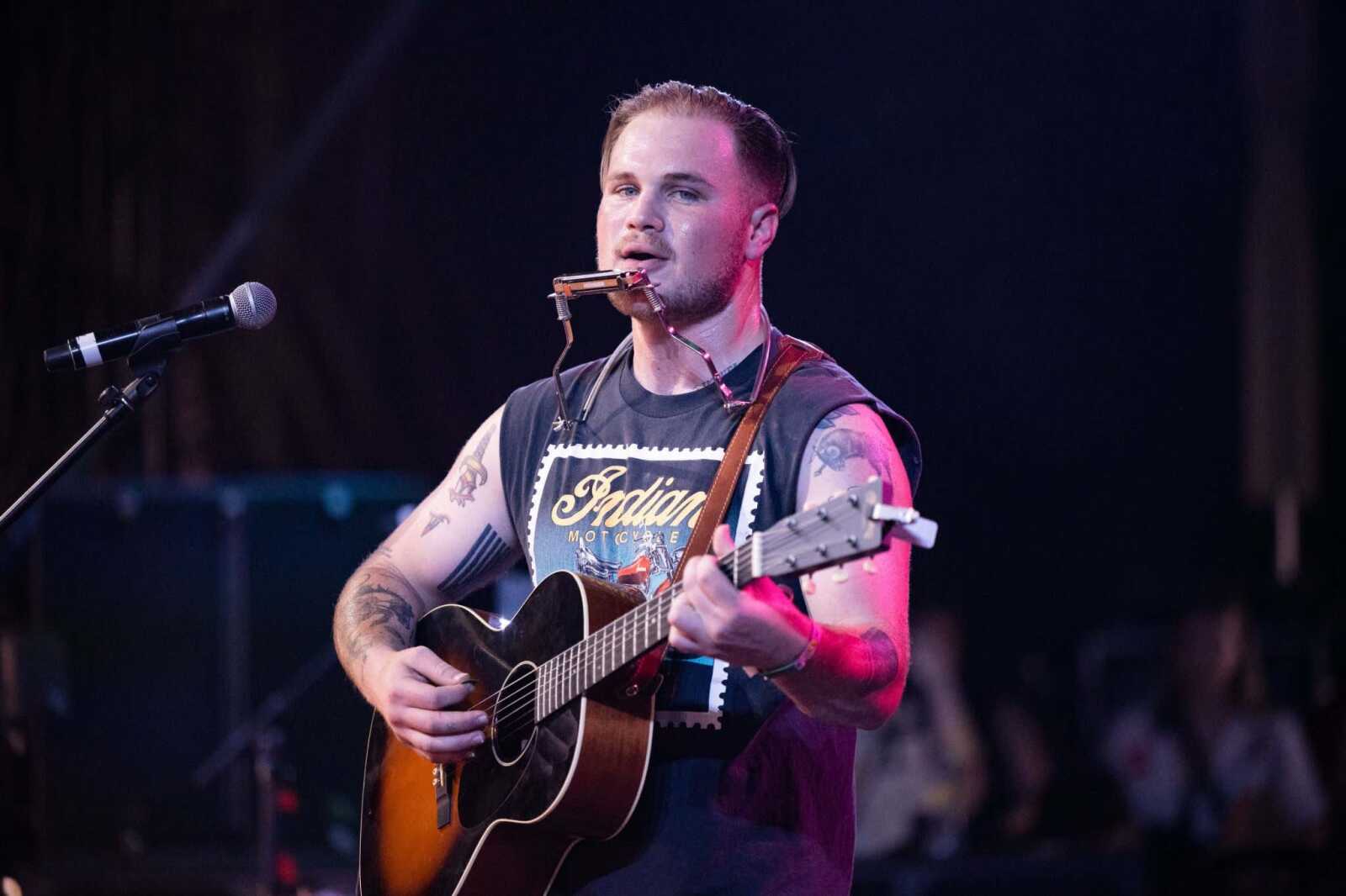 Zach Bryan Wallpapers (10 images) - WallpaperCat