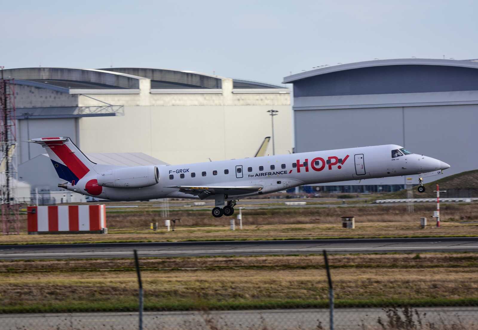 Embraer ERJ-145 Wallpapers (20 images) - WallpaperCat