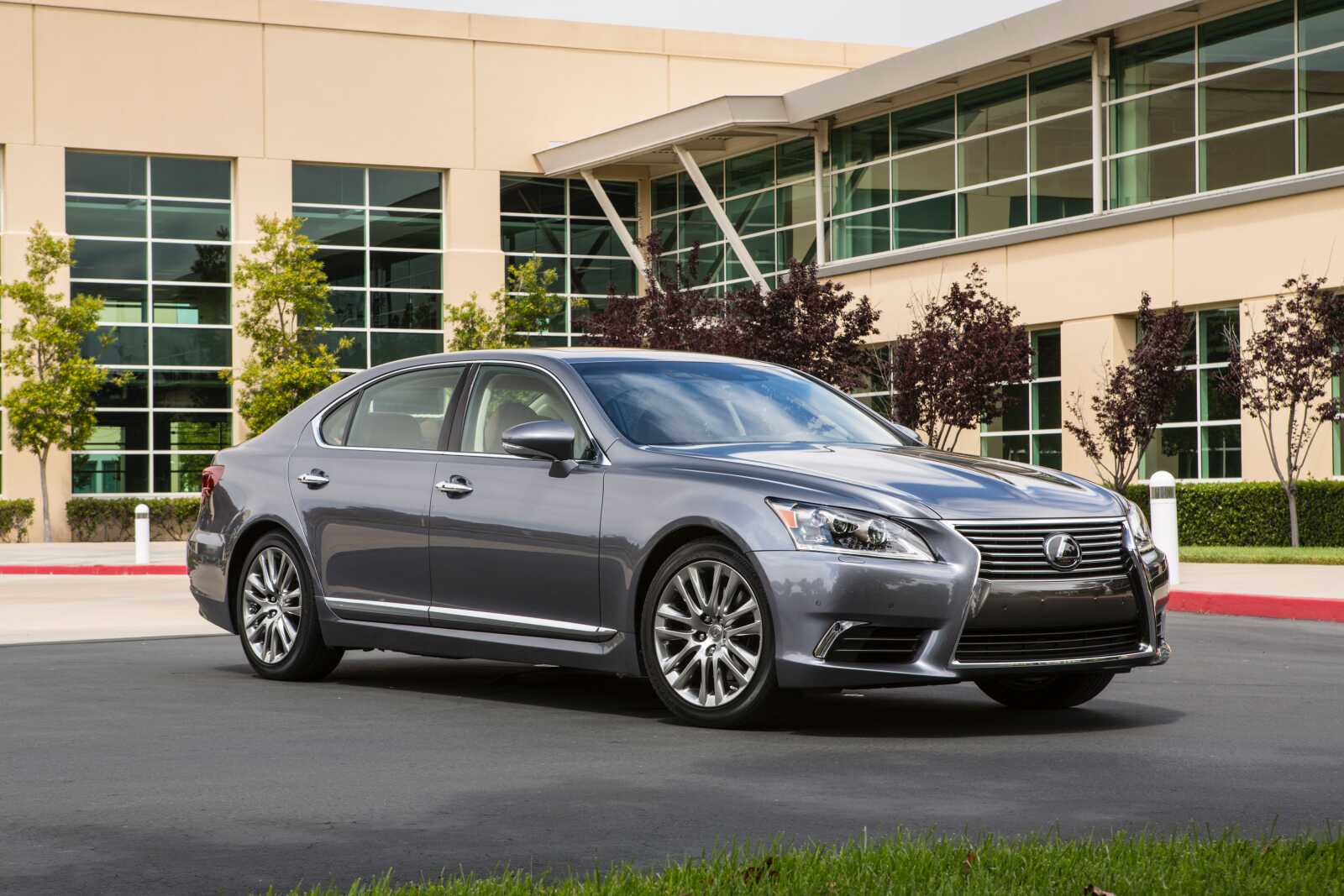 Lexus LS Wallpapers (79 images) - WallpaperCat